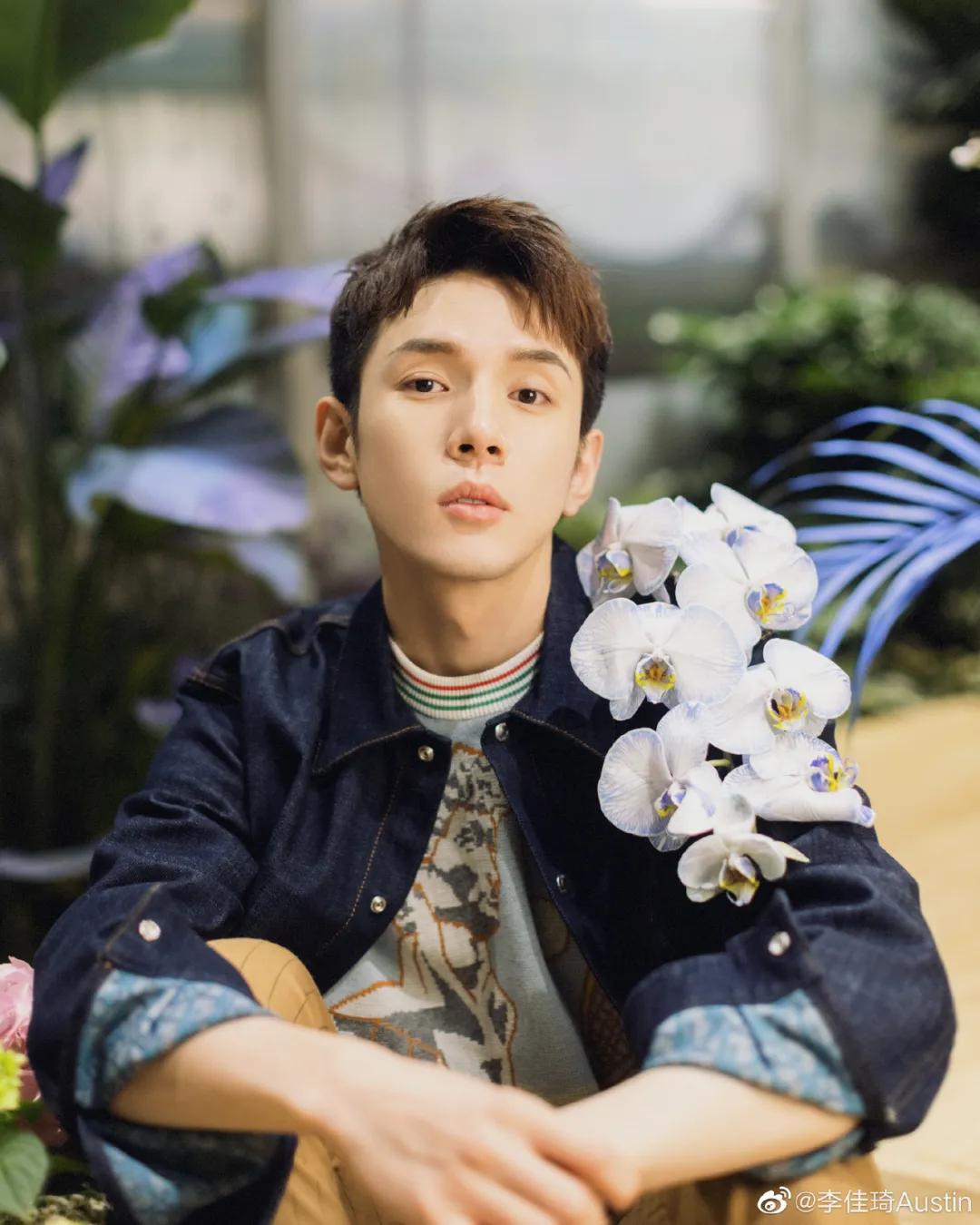 How beautiful is Li Jiaqi's mouth after being blown by Zhao Liying? - iNEWS