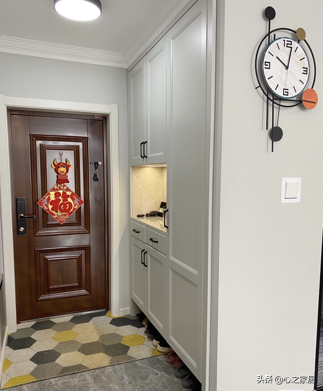 The decoration of the 90 square meters house is simple and practical ...