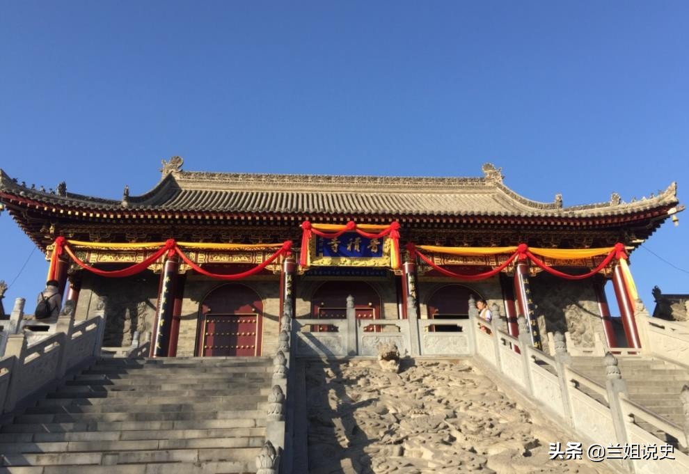 Xiangji Temple is a temple built to commemorate a great monk. Who is ...