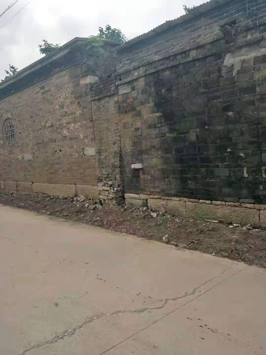 Luo Ronghuan walked through the big circle gate - iNEWS