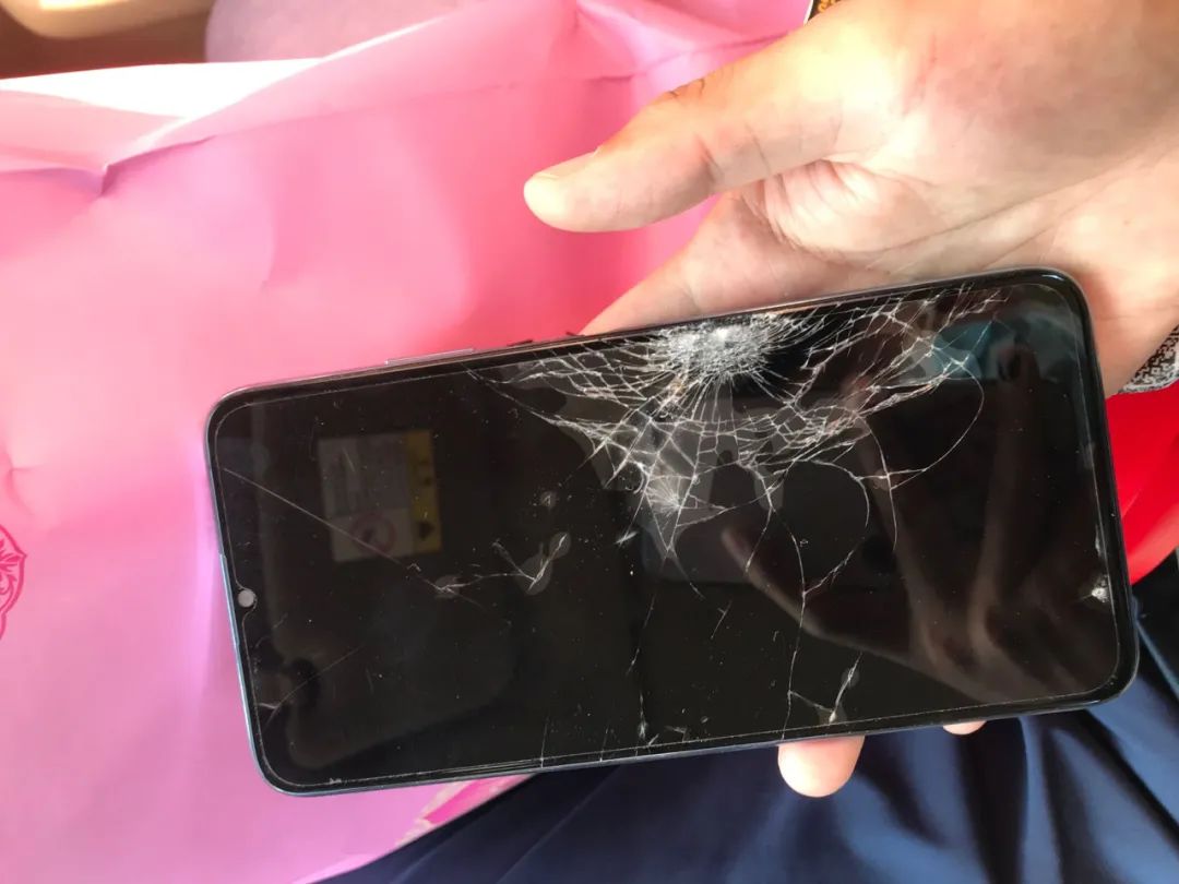 Huawei Honor mobile phone has a "broken screen" in less than one month ...