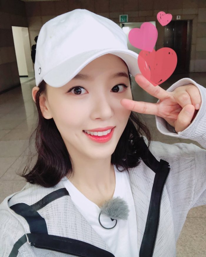 Like a flower like a jade, Jiang Hanna is fresh and beautiful - iNEWS