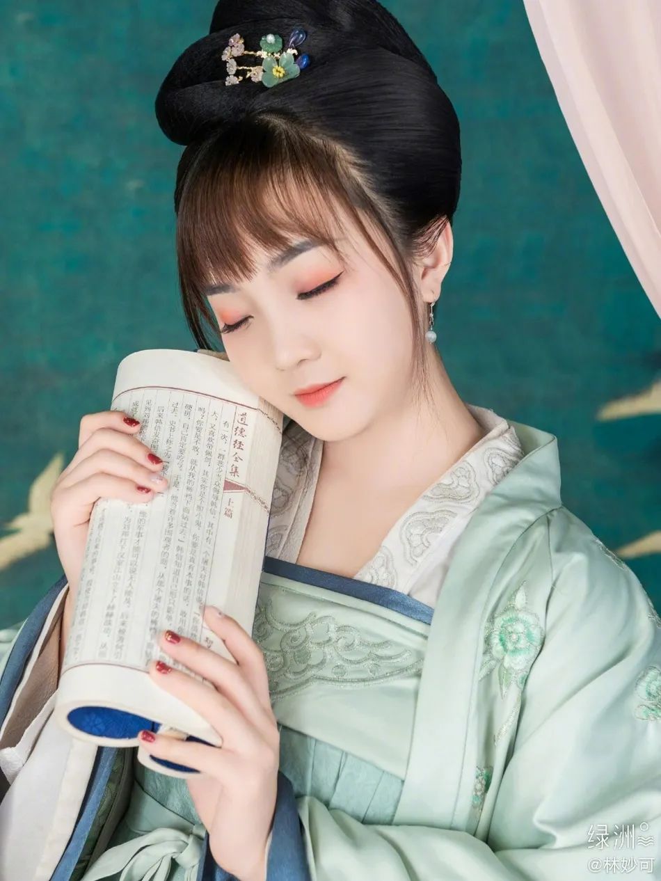 Lin Miaoke has a glamorous photo of ancient Chinese clothes!Beautiful ...