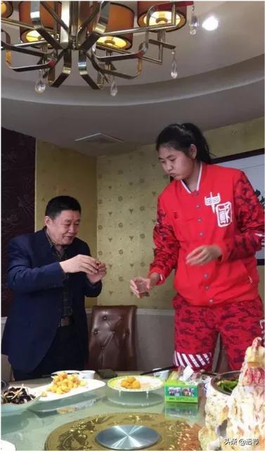 Zhang Ziyu, born in a basketball family, is 227cm tall and is known as ...