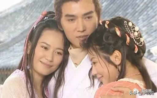 Holding a magic wand and pouting his mouth, childhood actor Jiao Enjun ...