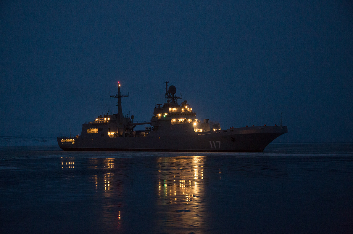 The Russian North Sea Fleet warmly welcomes the amphibious landing ship ...
