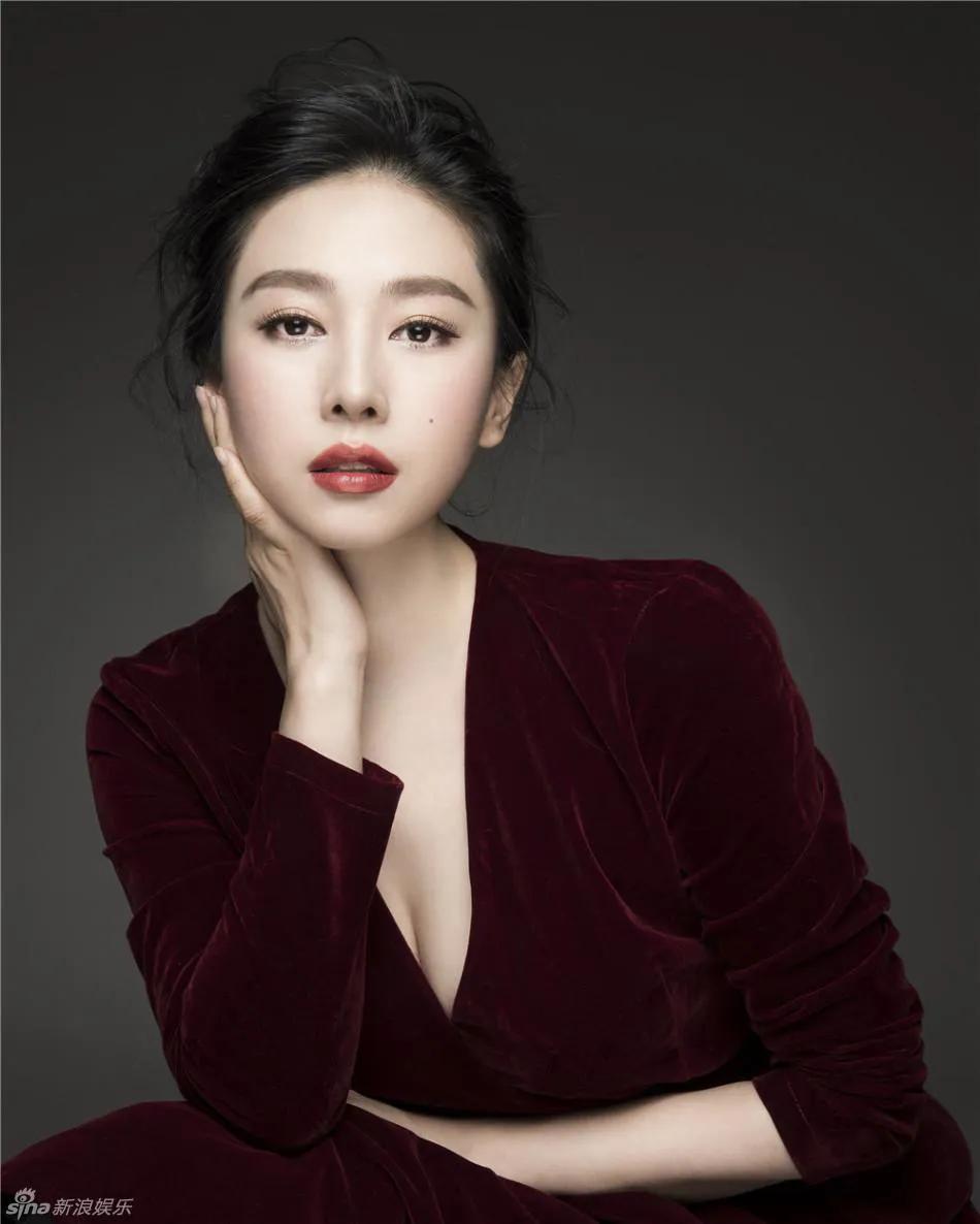 Beauty star Jia Xiaochen - iNEWS