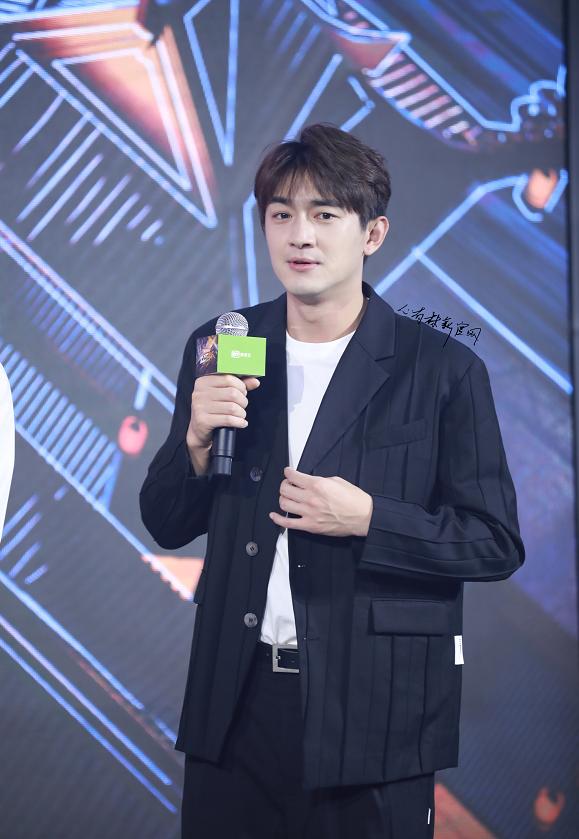 Li Yifeng attended the new variety show conference, ridiculing that Lin ...