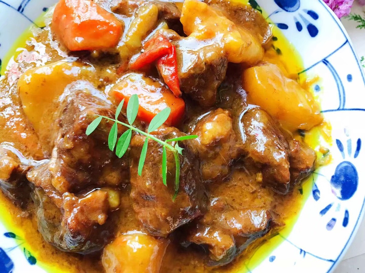 The lazy version of beef curry is simple and quick. The soup is thick ...