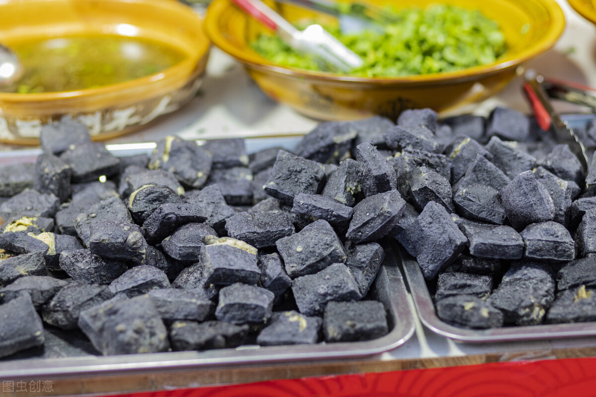 Stinky tofu is so stinky, how did you make it?Merchant: Anyway, it's ...