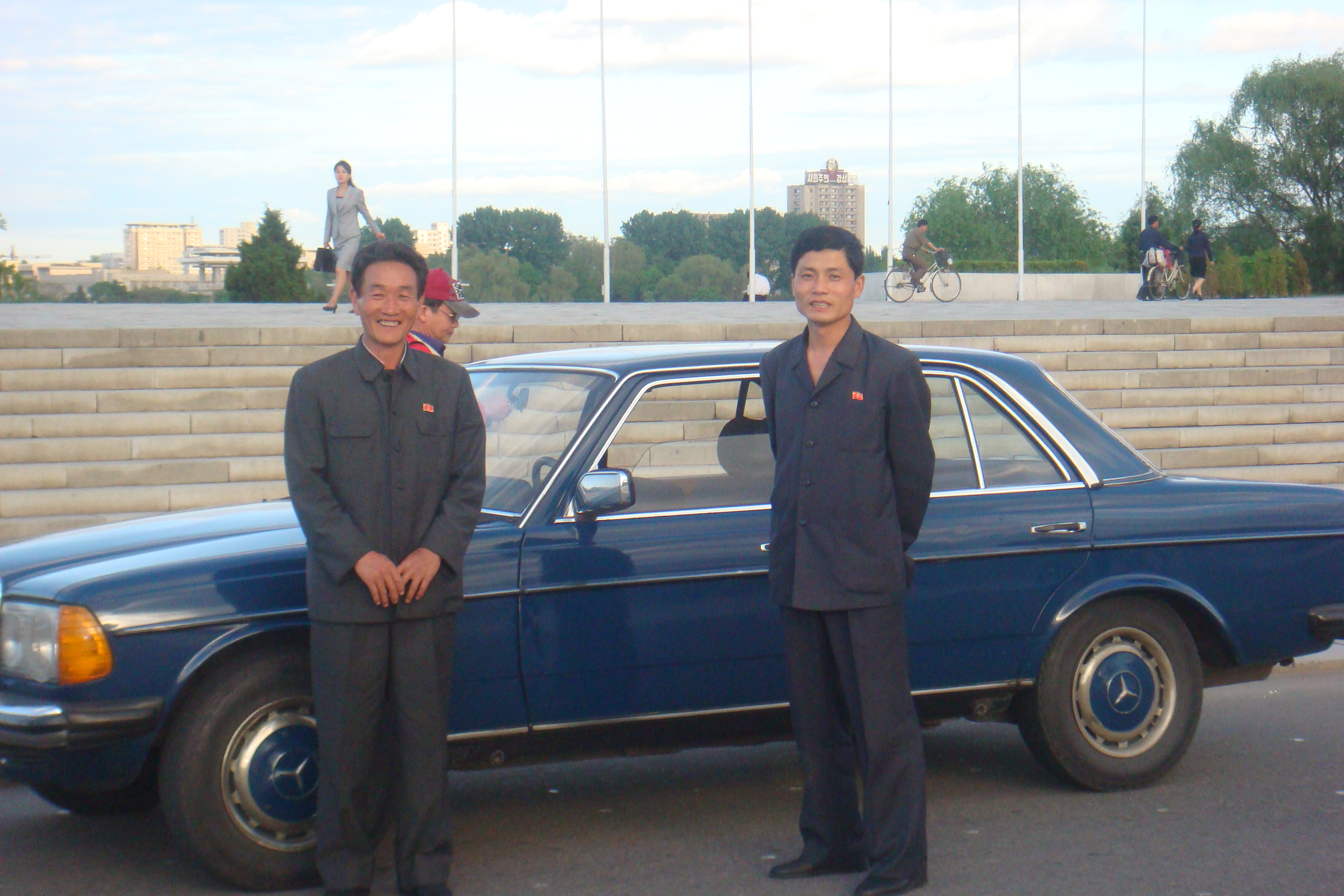 North Korea Watch, what classic cars can you see on the streets of ...