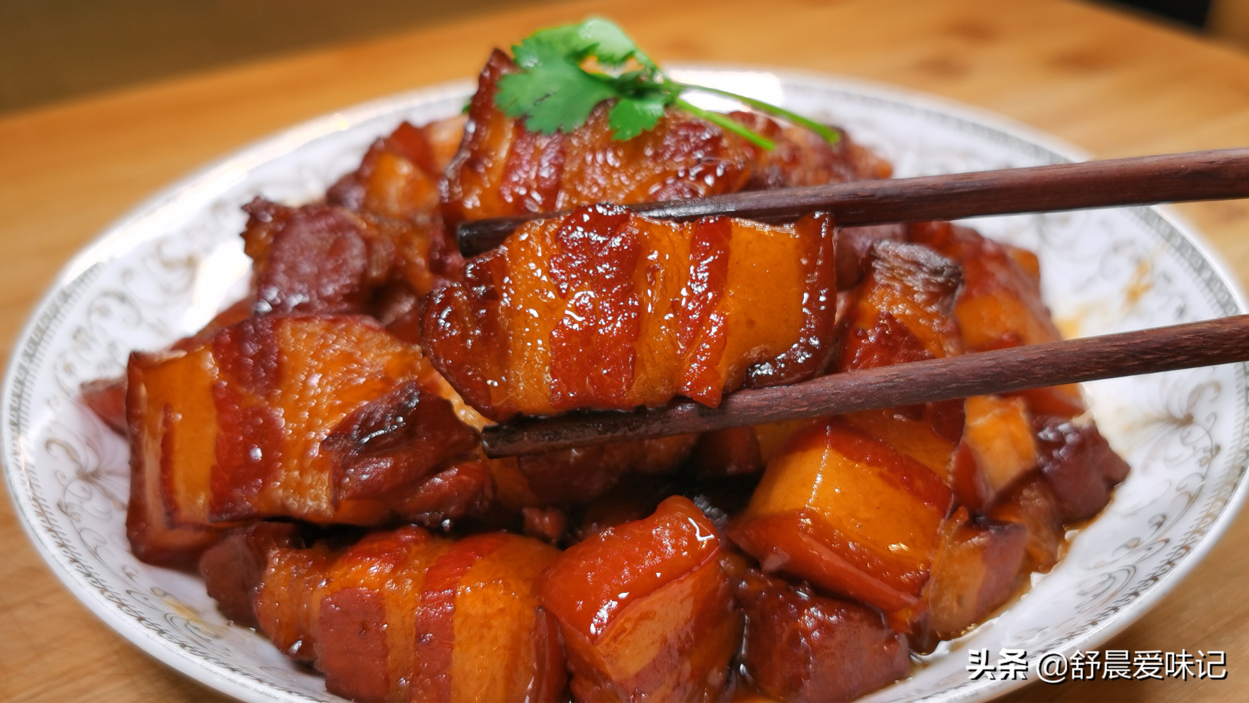How to make braised pork delicious?Authentic homemade method, fat but ...