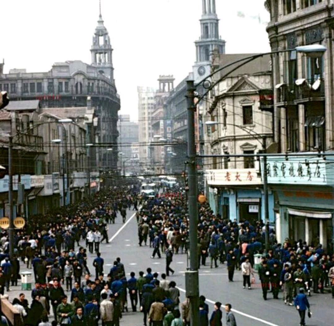 Old photos of Shanghai in the 1980s, Shanghai Railway Station and ...