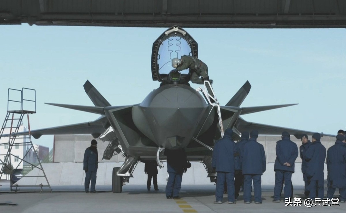 How do the J-20 pilots get off the plane?The J-20 has no built-in ...