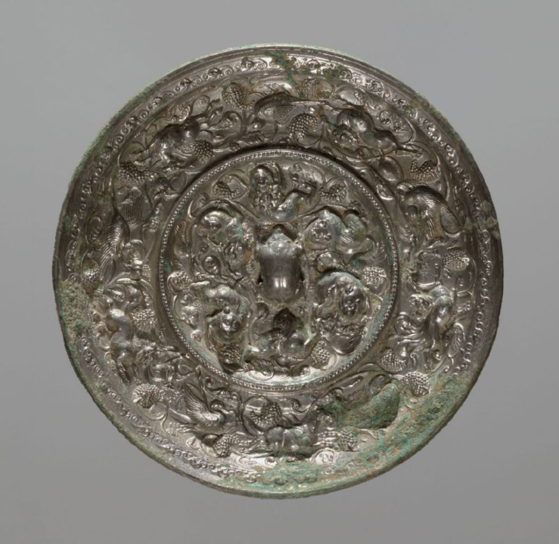 How smart were the ancients?Can make the bronze mirror light ...