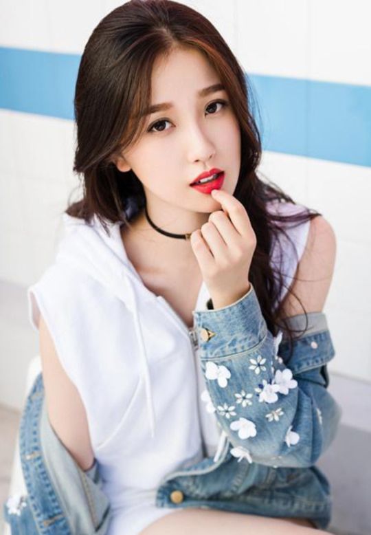 Entertainment News: Zhao Liying, Yang Yang, Shen Tengdu, Meizhu, Yu Shuxin, and Han Dongjun - iNEWS