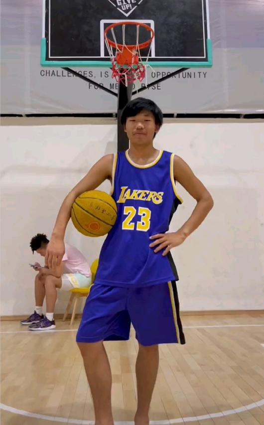 China's No. 1 Streetball Clown Country Treasure VS Chinese Basketball ...