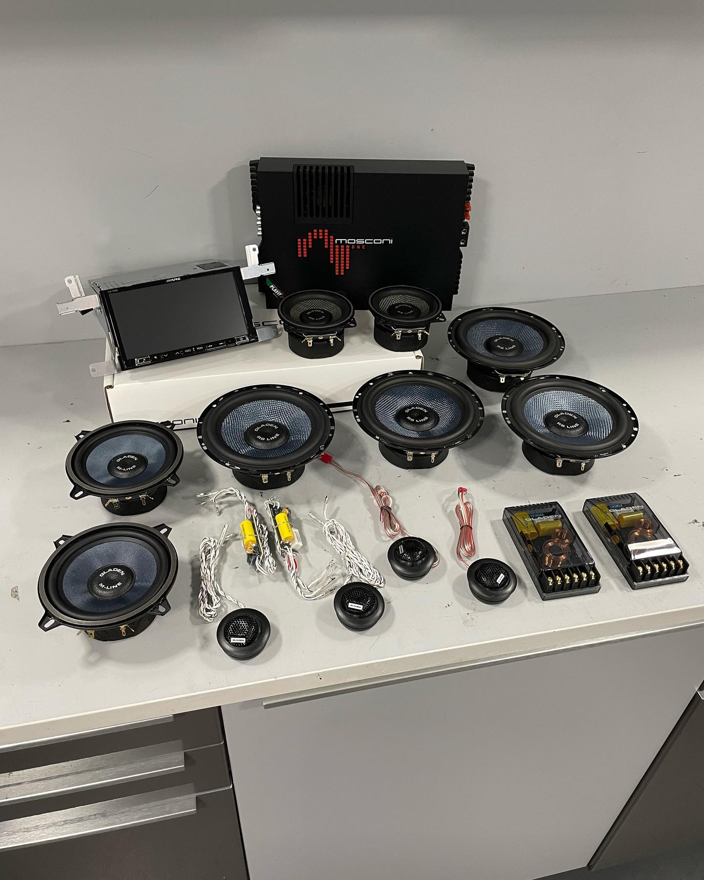 BMW E46 Car Goods: Buying a Power Amplifier - iNEWS