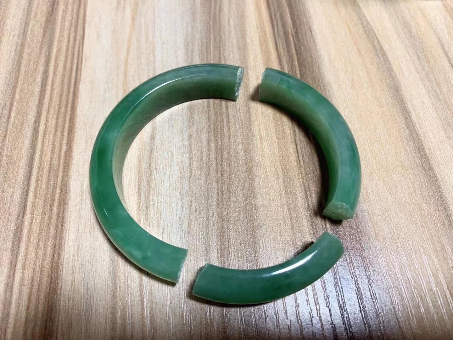 Don't throw jade bracelets after they are broken!The ingeniously ...