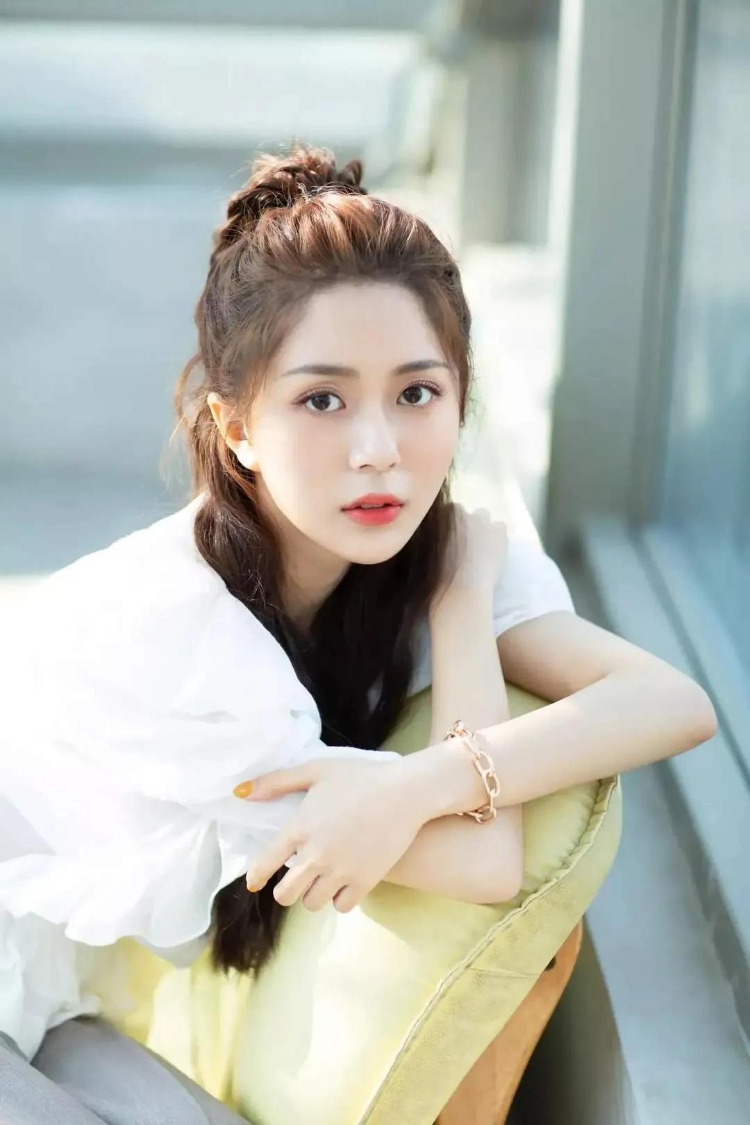 Shanghai actress-Tang Min - iNEWS