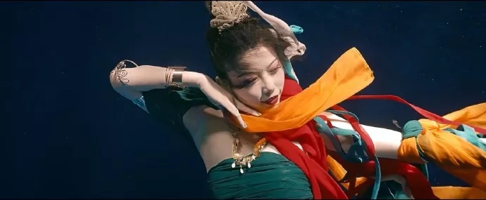 "Luo Shen Shui Fu" dancer He Haohao: I am the thing in the pool - iNEWS