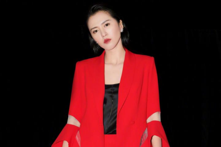 Tan Weiwei, who used to sing in a bar, has become popular with a song ...
