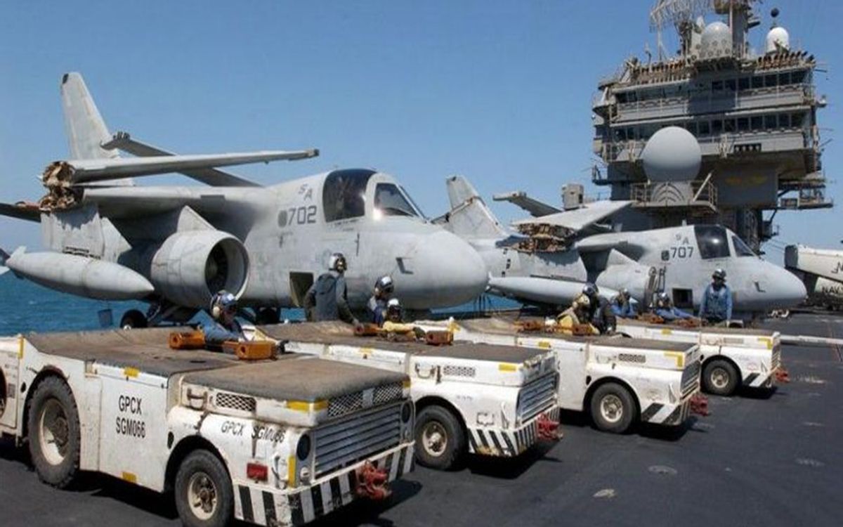 The aircraft carrier tractor is not unique to India!The United States ...