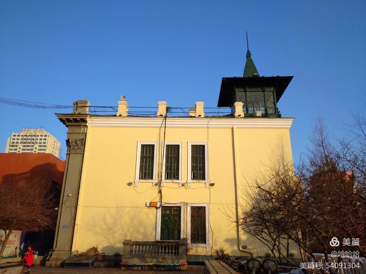 A rare old western-style building in Harbin with two colors and two ...