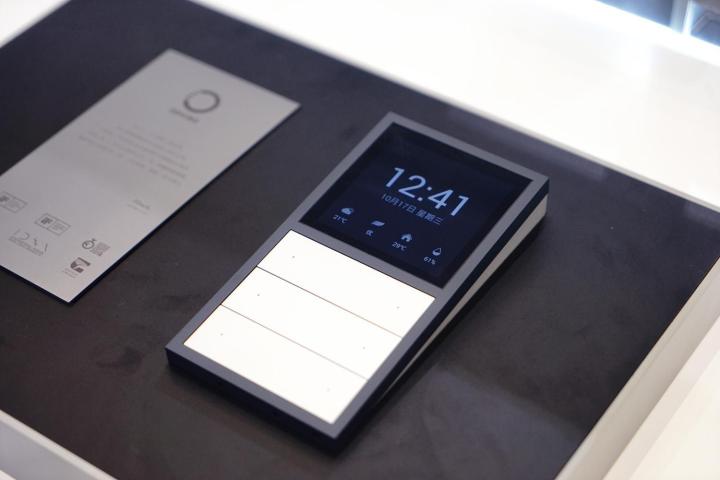 Smart wall panel with screen, IQ tax or practical? - iNEWS