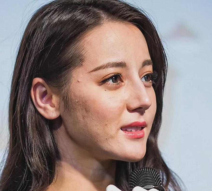 True!A large number of unretouched stars exposed, Reba's pores are ...