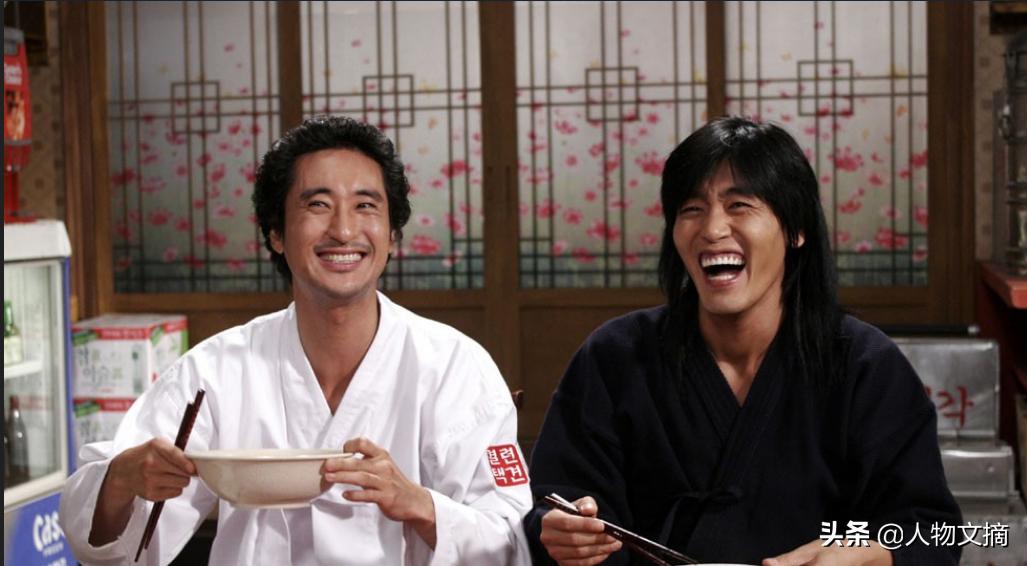 Cui Chengguo: He is Curator Kim with a devilish smile and a very cute ...