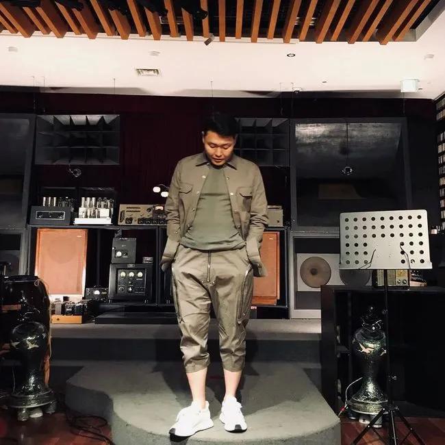 "Uncle Bird" PSY's recent photo was exposed, his figure is so thin ...