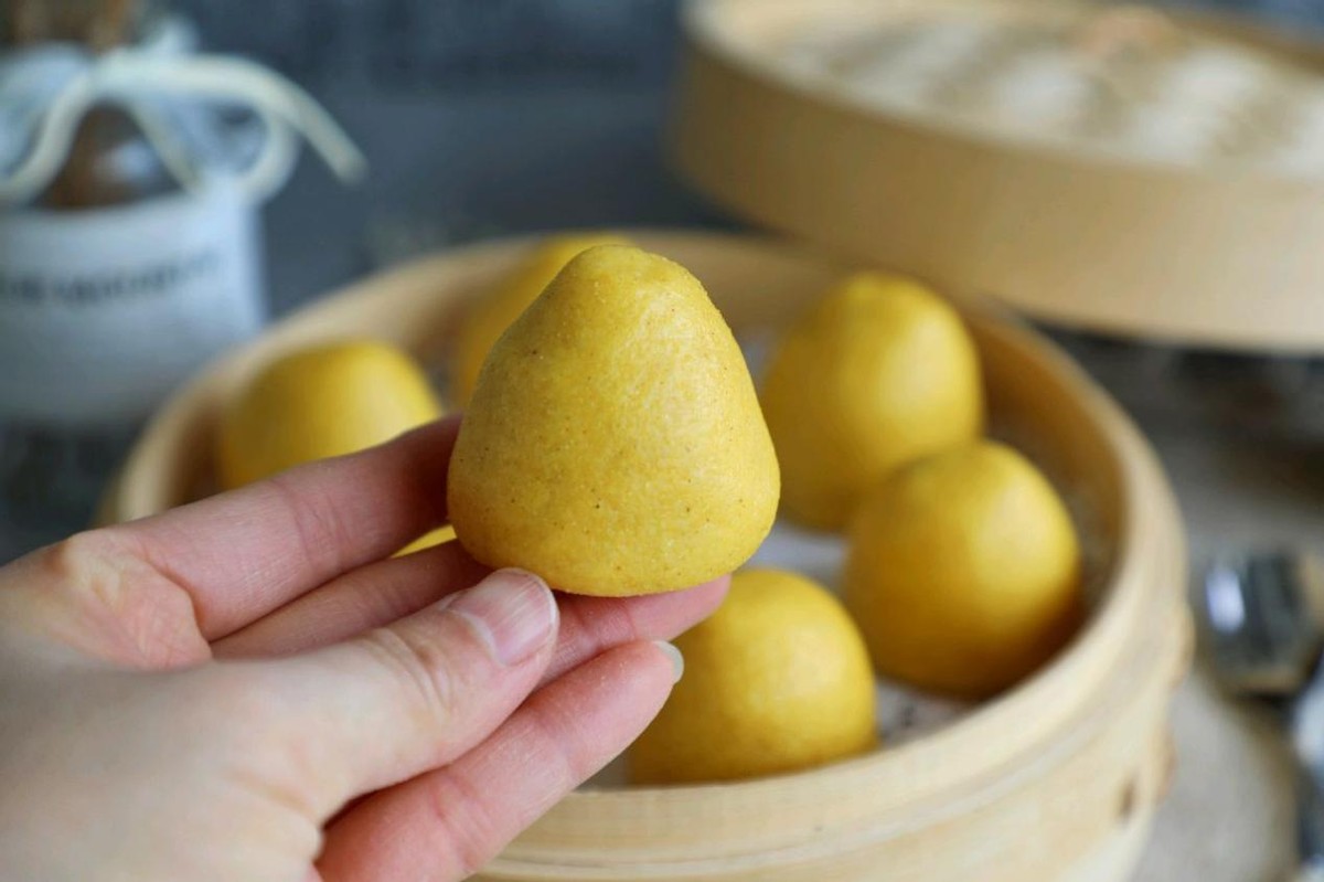 1 bowl of cornmeal, plus 1 bowl of glutinous rice flour, make a soft ...