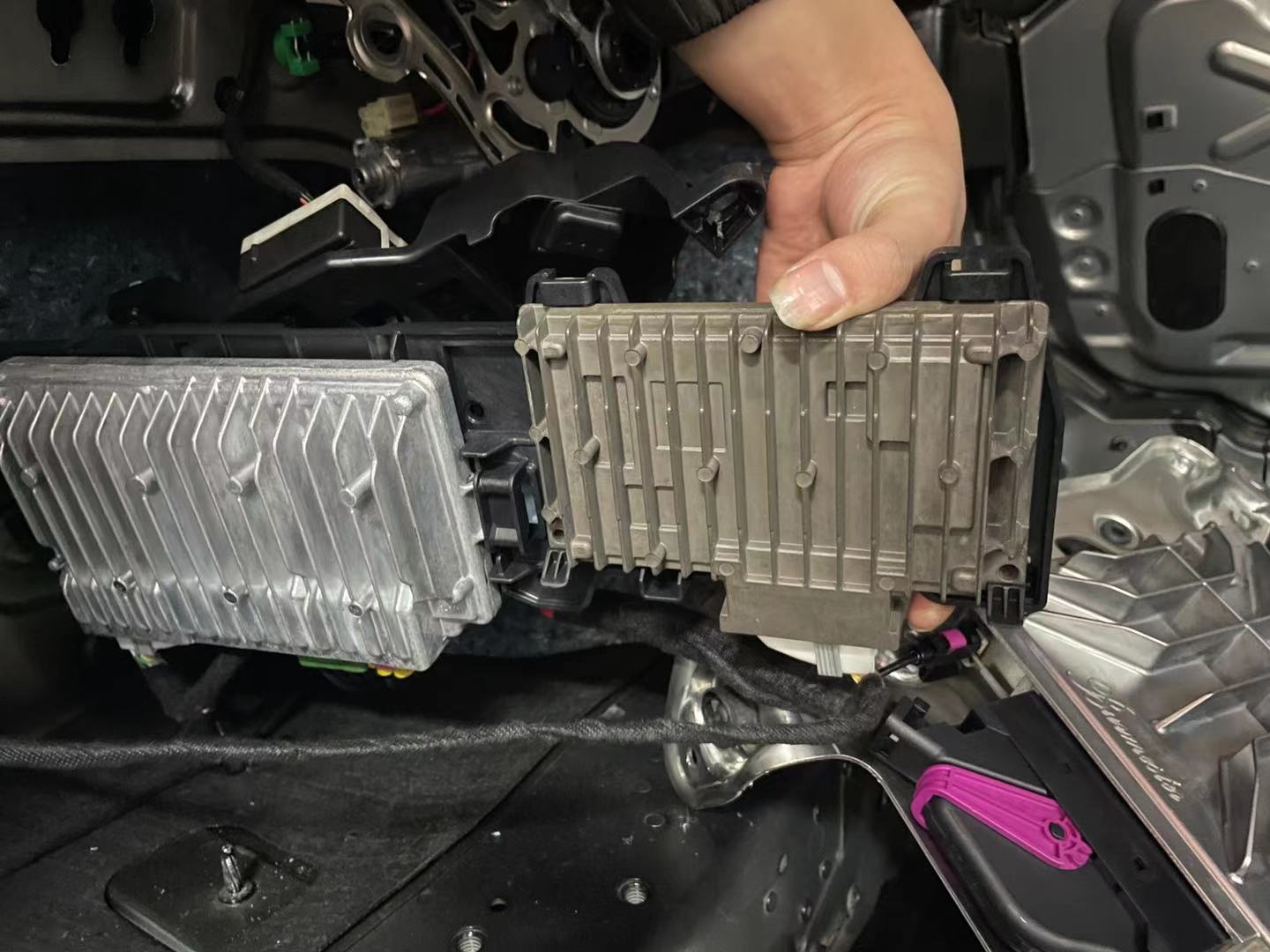 21 Mercedes-Benz E300 modified 23P intelligent driving assistance system to increase the safety ...