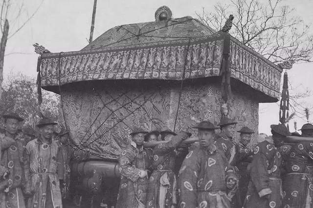 Cixi's burial was stinking, but his body was still intact when he was ...