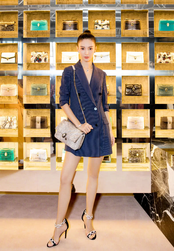 Jin Chen's legs are so amazing - iNEWS