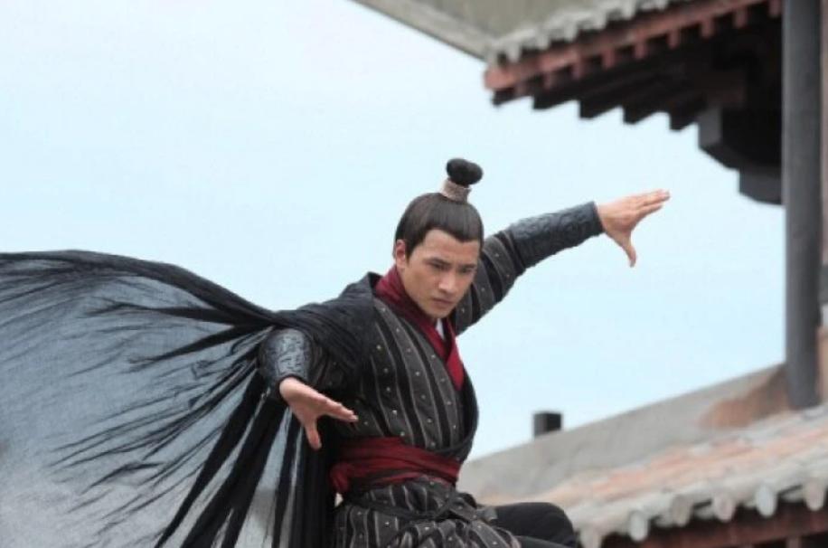 Emperor Han Jing asked Zhou Yafu to eat without chopsticks. After Zhou Yafu left, Emperor Han ...