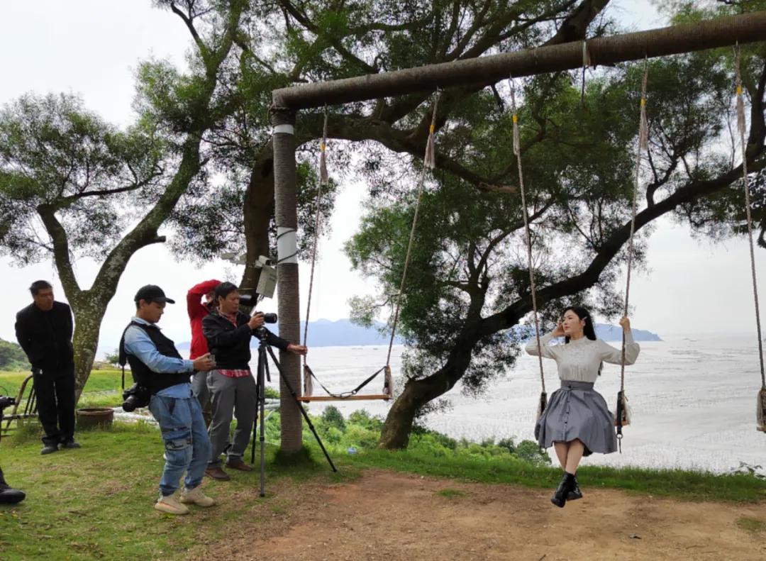 Singer Yi Wenhui went to Xiapu to shoot the MV for the song "The Sea in ...
