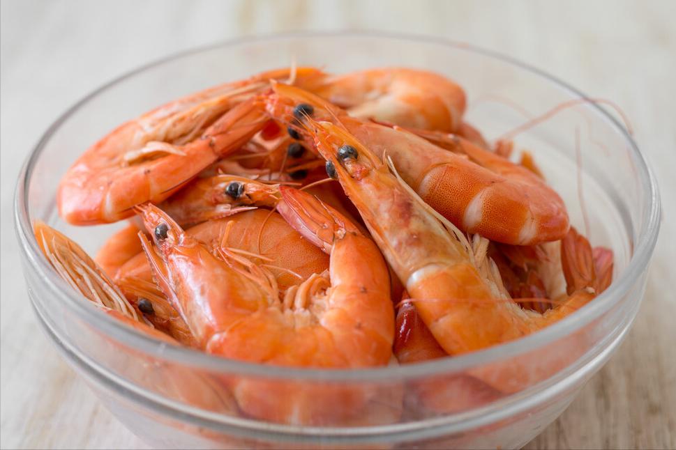 Fresh prawns are on the market. Remember not to boil the boiled prawns ...
