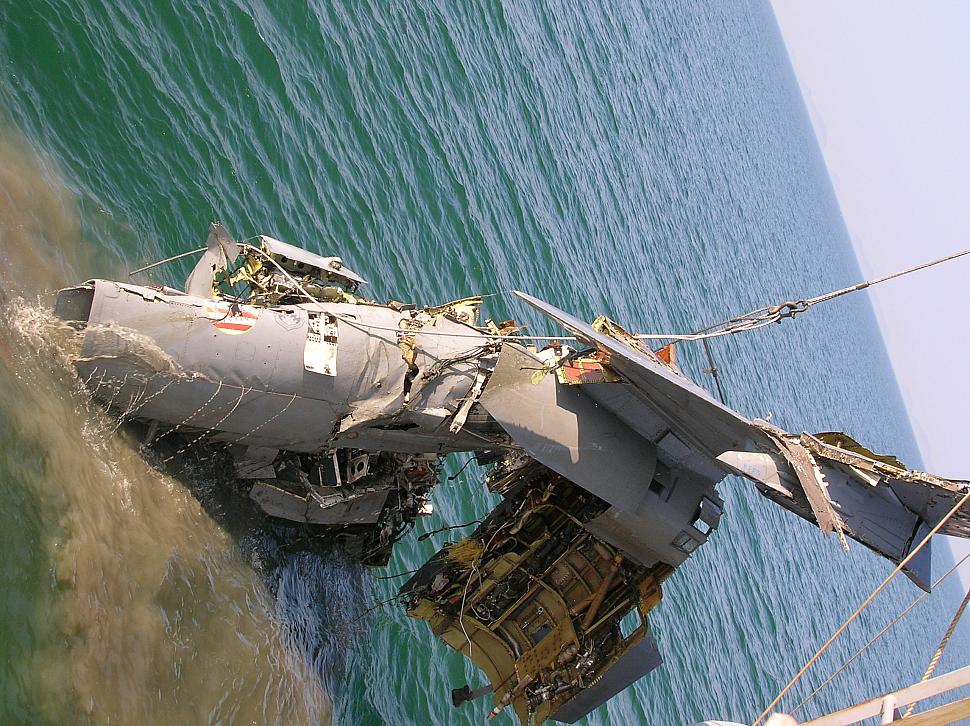 Addicted to the US military crash?During the Cold War, the F-14 crashed ...