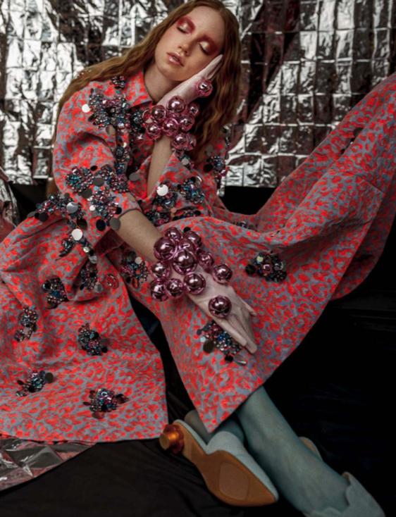 CHENG CHENG Cheng Cheng: Listen, the clothes are "singing" - iNEWS