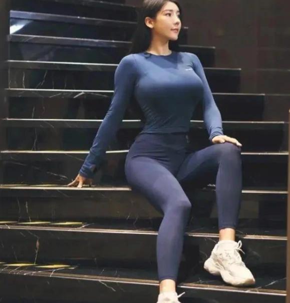 "Slightly fat goddess" Liu Taiyang, with charming S-curve temperament ...