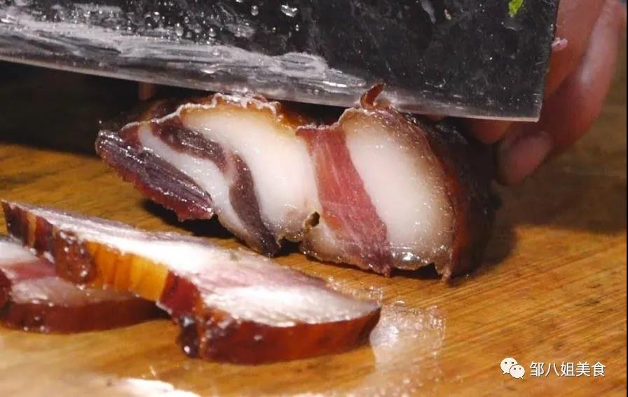 The bacon is moldy, can you eat it?You need to look at these 3 points ...
