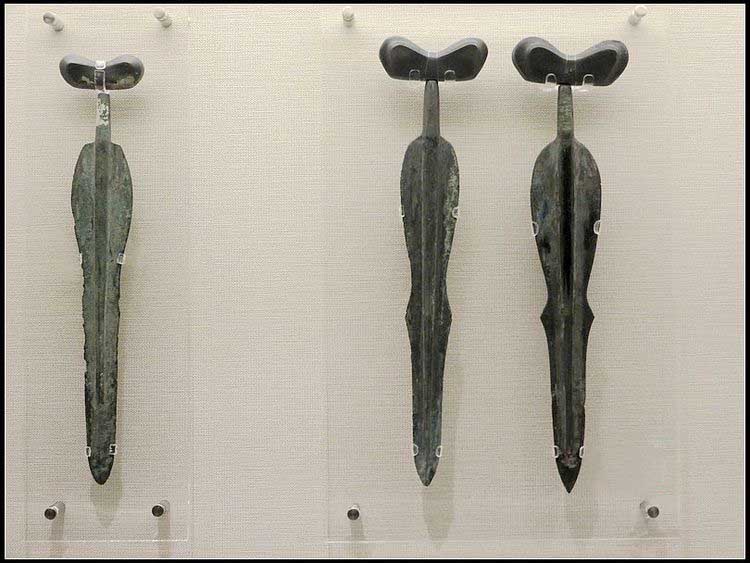 King of a Hundred Soldiers: Sword (from prehistory to Qin, bronze ...