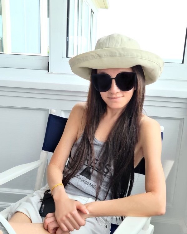 72-year-old Wang Weiwei's P picture addicted?Xue Gong Li's nude lipstick is super European and ...