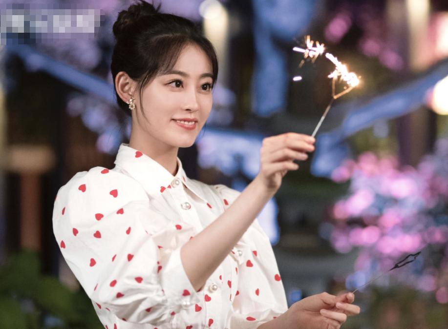 "Yulong" is still on the air, Zhu Xudan sweetly loves the drama ...