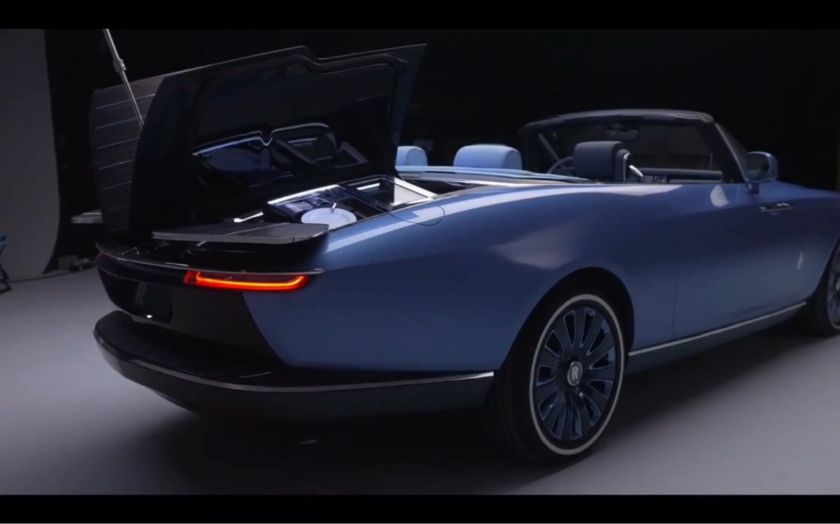 The most perfect mass-produced model, Rolls-Royce Floating Shadow is a ...