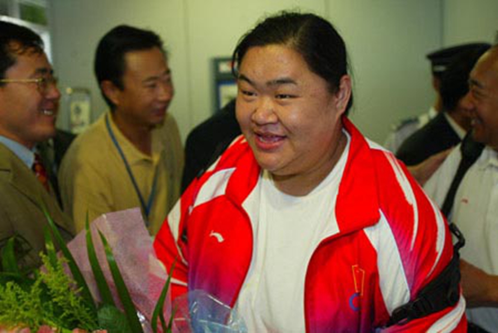 Weightlifting champion Tang Gonghong risked his death to lift 365 ...