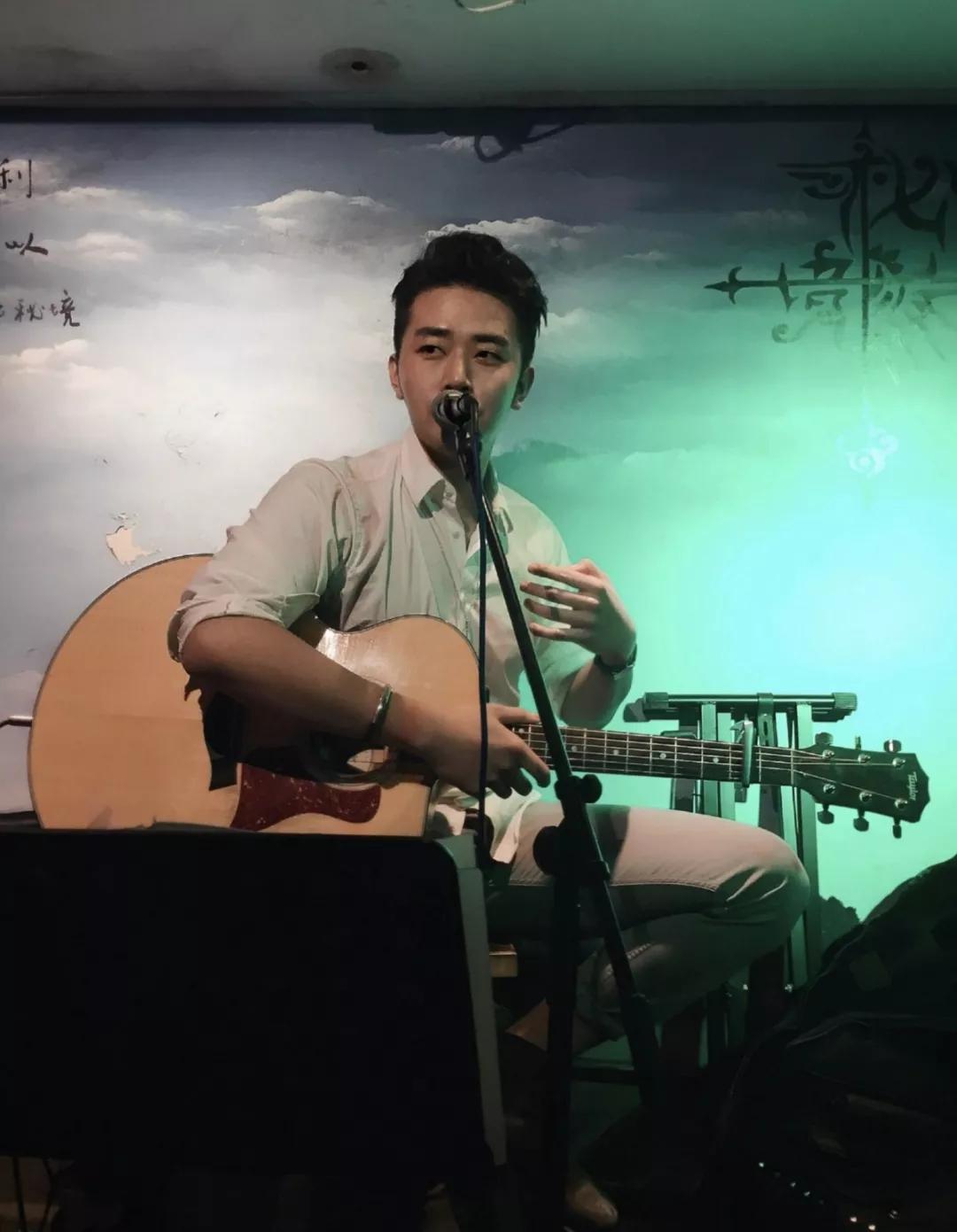 Liu Shuang, the Xinjiang guy behind "Mohe Ballroom" - iNEWS