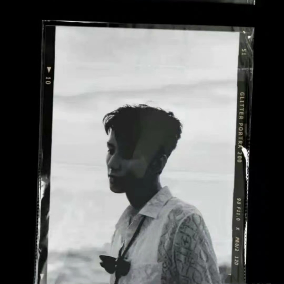 Li Xian and Cai Xukun are surfing in Sanya: Li Xian has bright ...